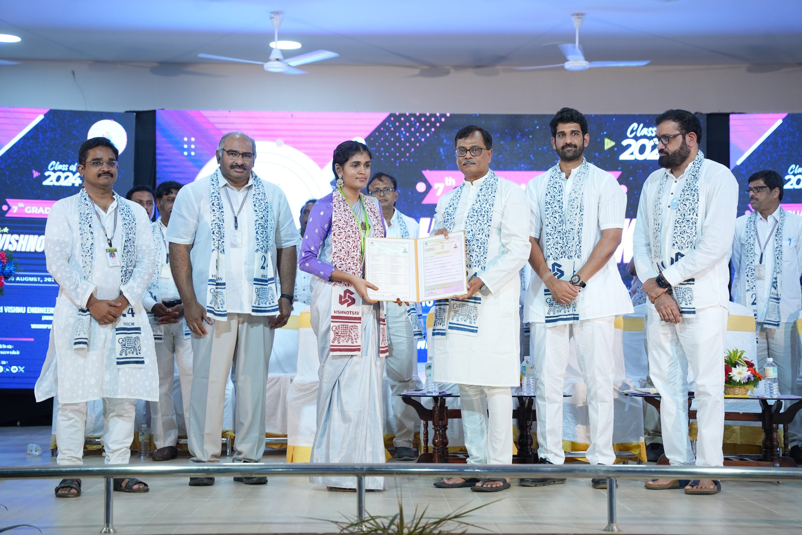 7th GRADUATION DAY VISHNOTSAV 2K24 - SVECW | Shri Vishnu Engineering ...
